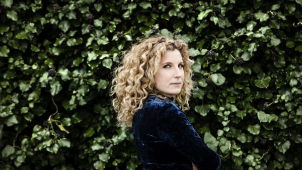 Prisbelønnet kvindelig forfatter holder foredrag på Varde Bibliotek | jv.dk