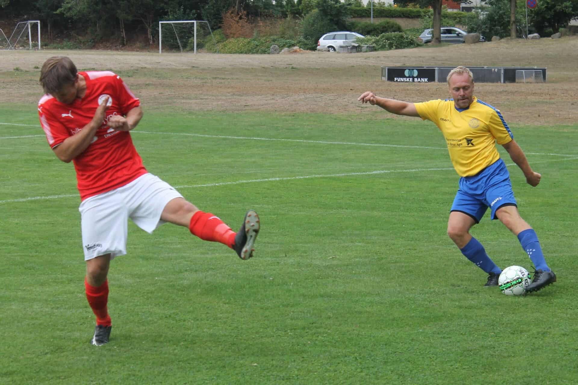 Fodboldstart: Michael Schjønberg melder klar til oprykningskamp ...