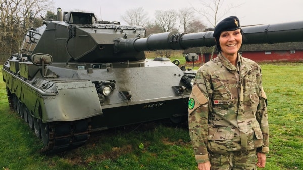 Som 19-årig begyndte Sabina sin karriere i militæret - hun er en af få ...