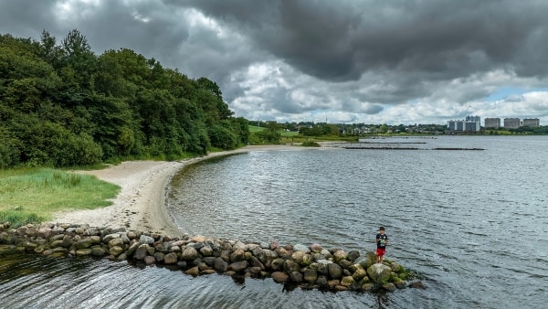 Så er den gal igen: Badning frarådes endnu en gang ved populær strand ...