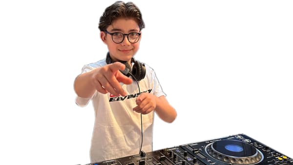 Danmarks yngste DJ er en sensation: Fyrer op under ringriderfest | jv.dk