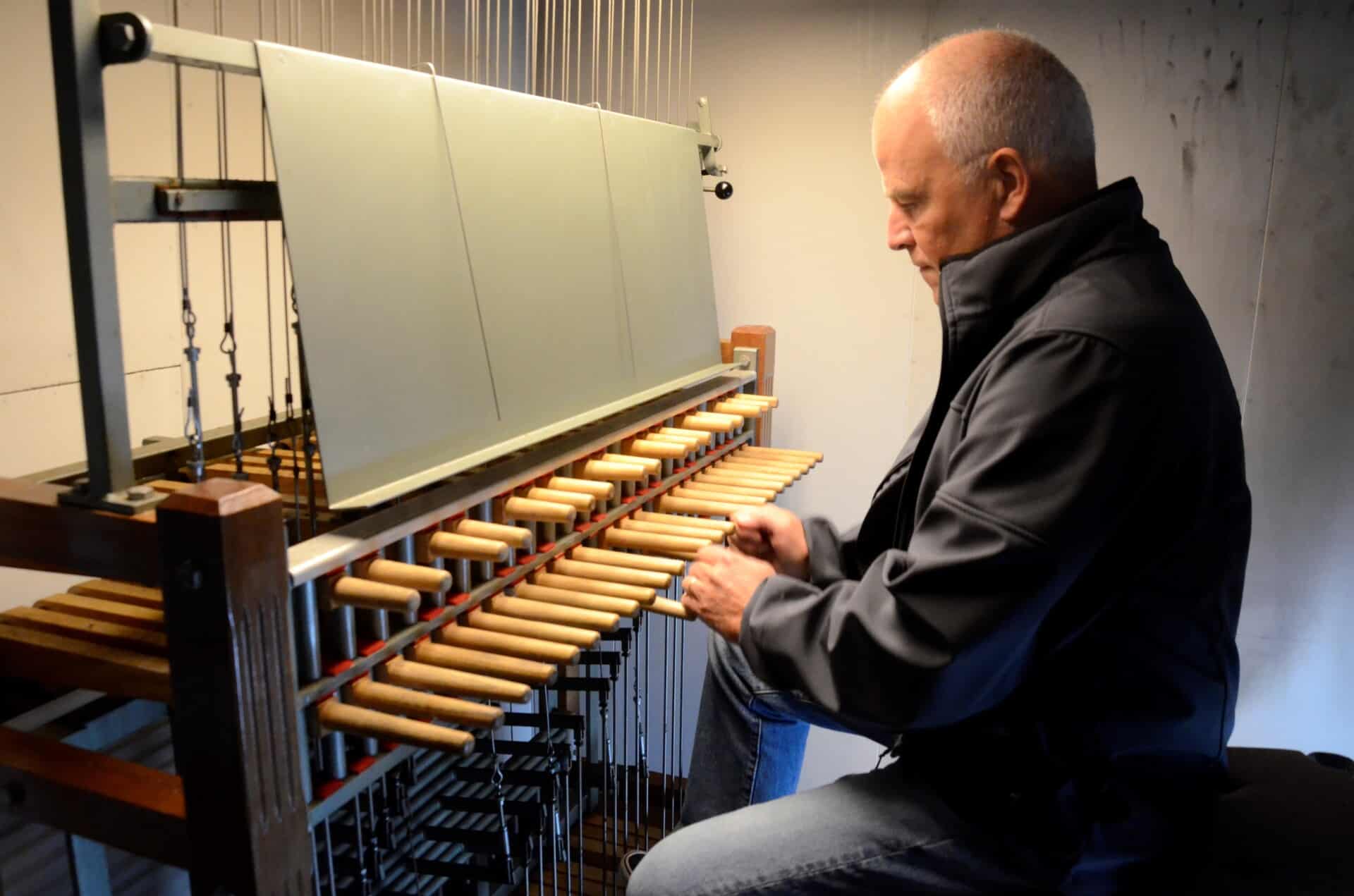 Kirkens klokkespil trænger til en kærlig hånd | ugeavisen.dk