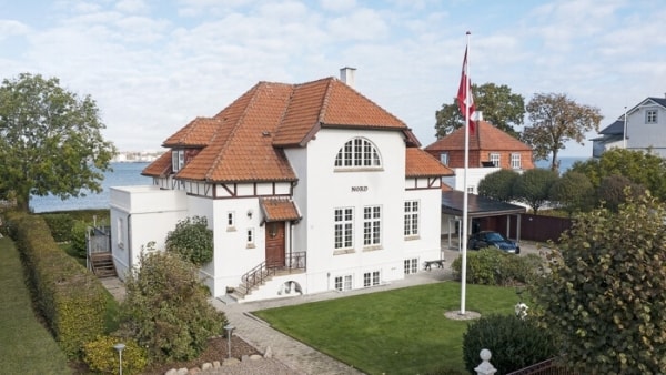 Her sælges der millionvillaer på stribe: Tre af de ti dyreste huse ...