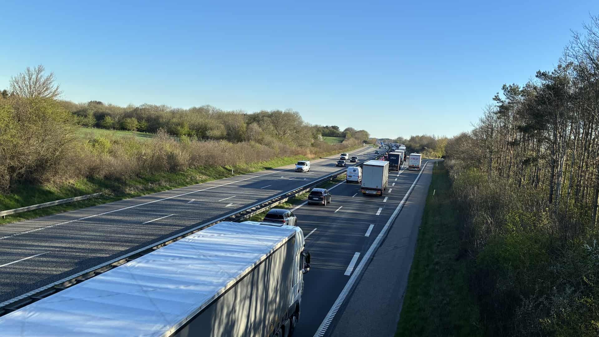 Advarsel: Metalstang på motorvejen | jv.dk