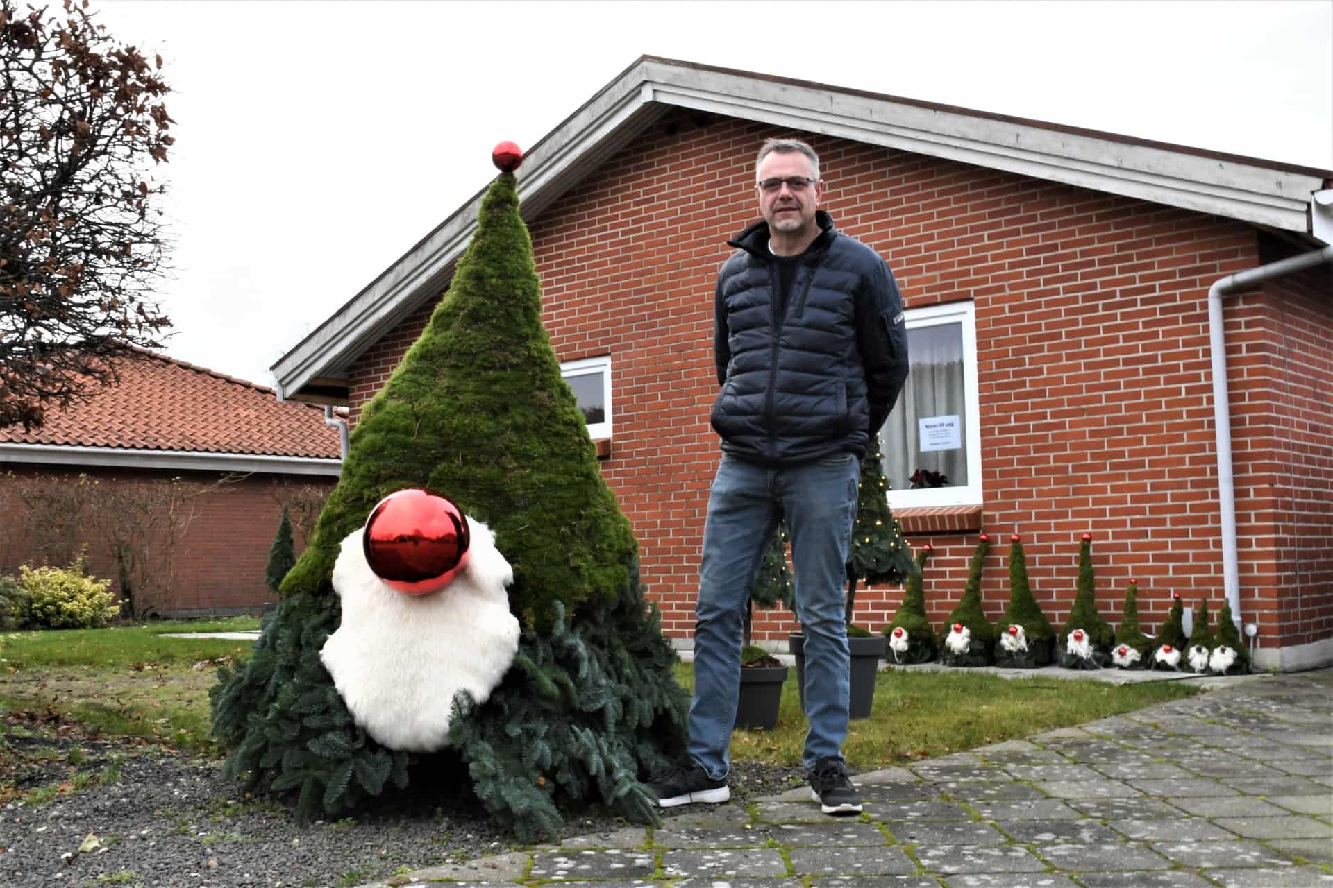 Vink til kæmpe-nissen på Fabriksvej: Karstens mos-nisser spreder glæde ...