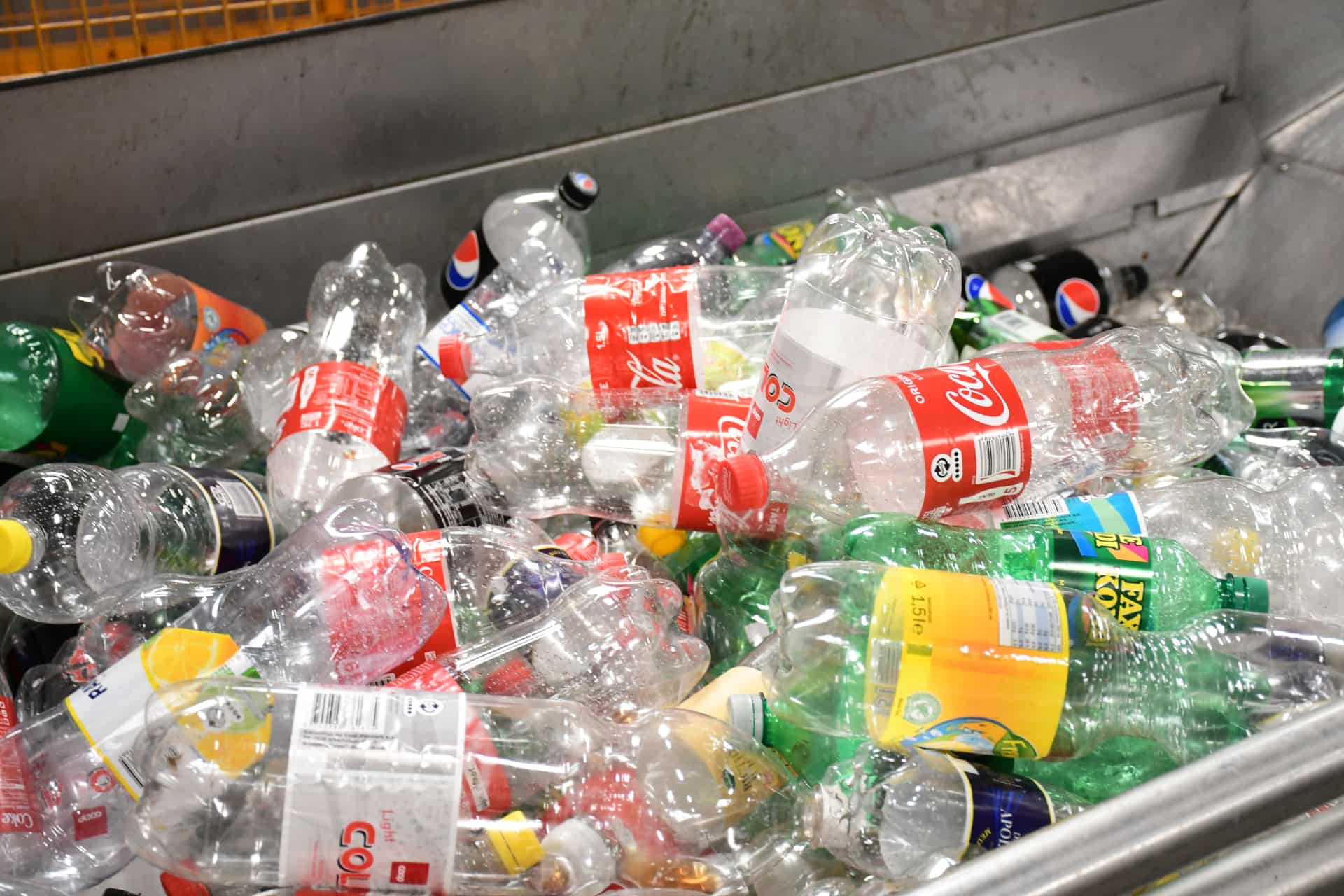 Pas på de tomme flasker - poser med pant stjålet fra flere adresser ...