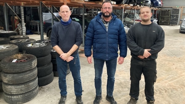 Mangler du noget til din gamle bil? Iver, Brian og Ditlev har over 200. ...