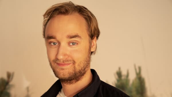 Lue Støvelbæk om forholdet til sin far: Mere ligeværdigt | ugeavisen.dk Lue Støvelbæk om forholdet til sin far: Mere ligeværdigt | ugeavisen.dk