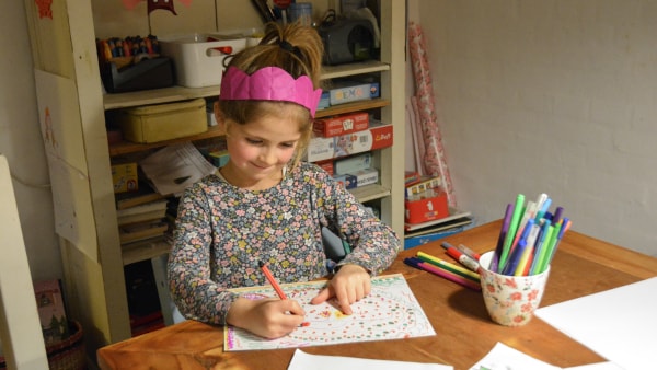 Far og datter har pyntet gavl med juleanimationer: - Der har været så ...