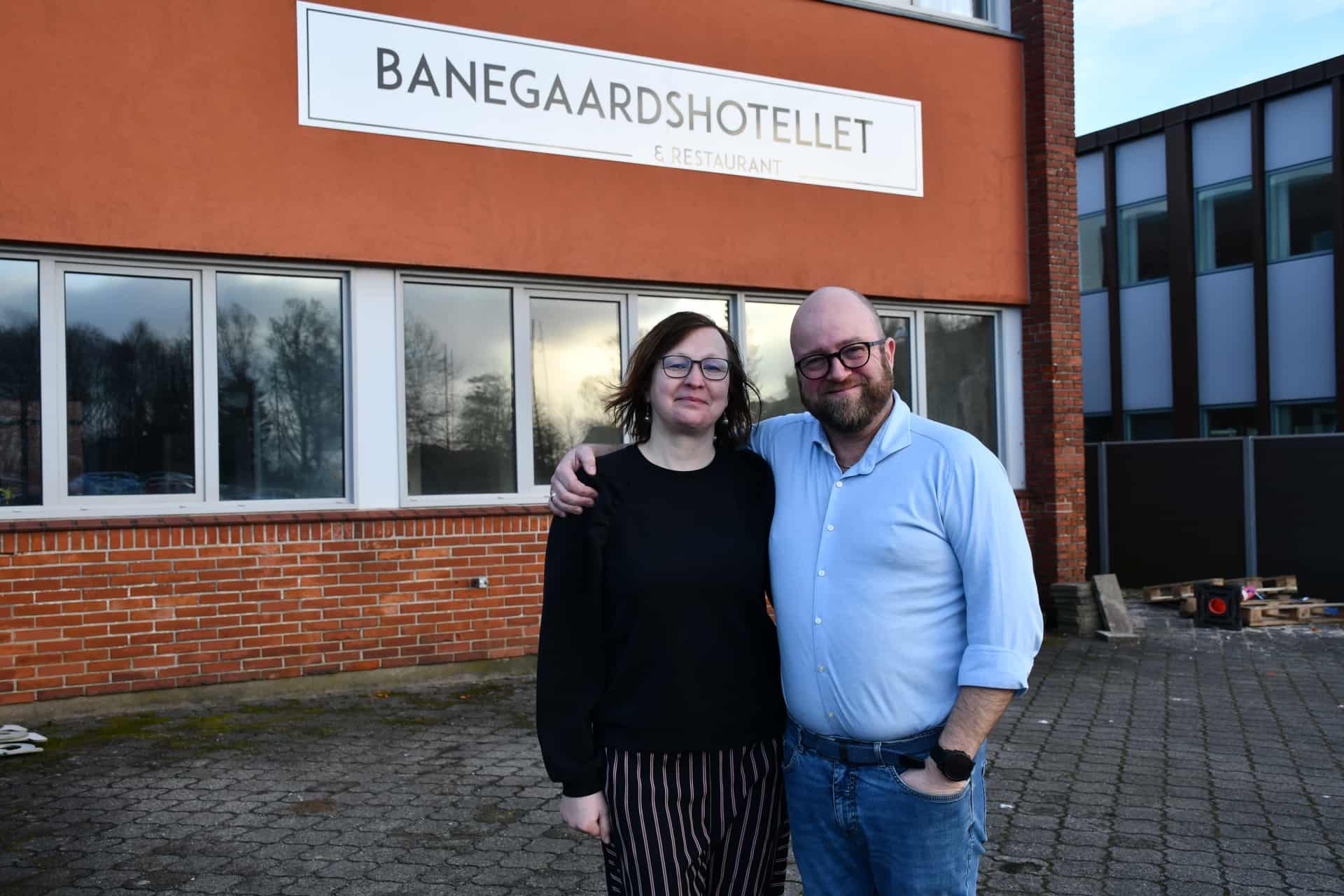 En Masse Halløj Forsinker åbning Af Banegårdshotellet Kokken Og Konen