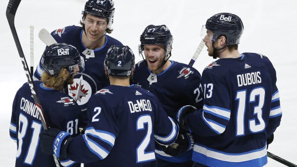 Nikolaj Ehlers scorer og assisterer i storsejr til Jets | jv.dk Nikolaj Ehlers scorer og assisterer i storsejr til Jets | jv.dk