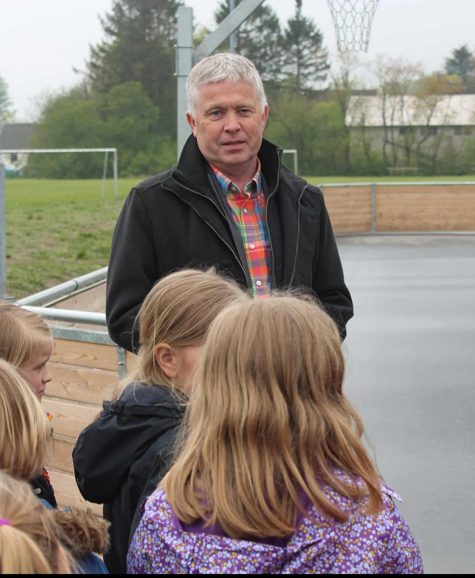 Give-skole i elevkrise skal have ny leder: Skolelederen på ...