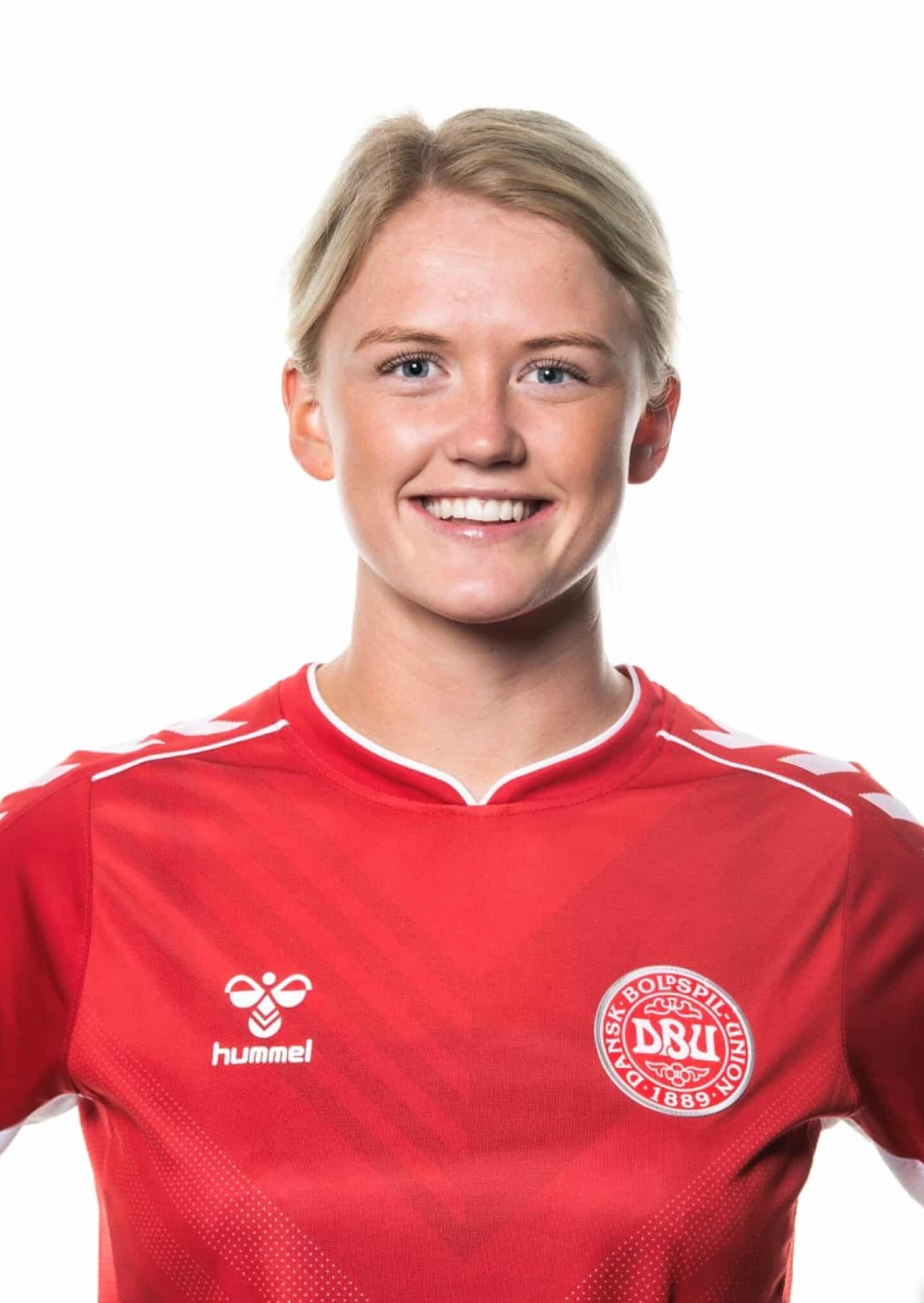 Søster spiller på landsholdet - nu er Pernille udtaget til sin første ...