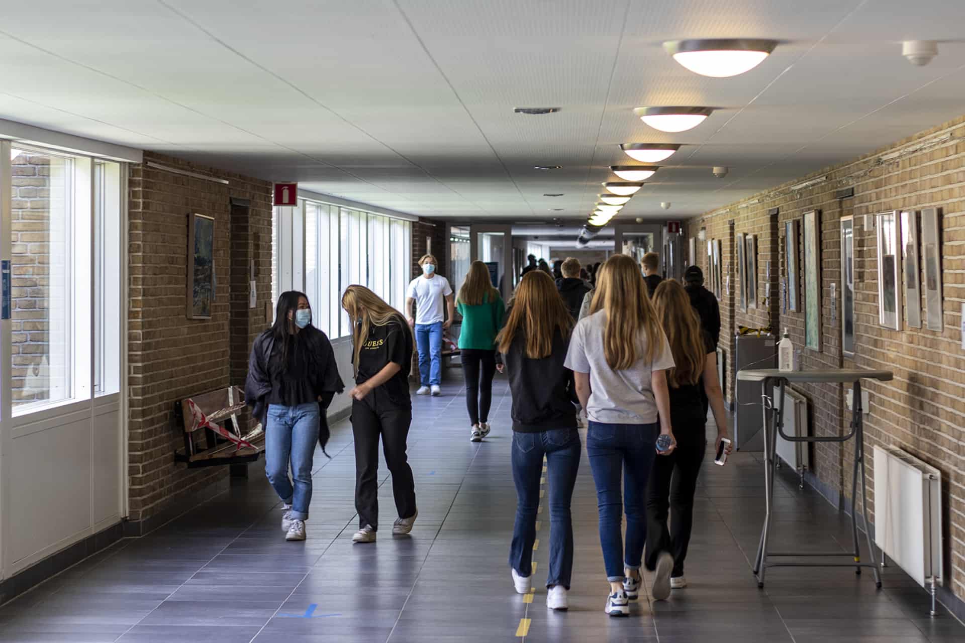 Gymnasie-elev ramt af corona: Hele klassen er sendt hjem | jv.dk