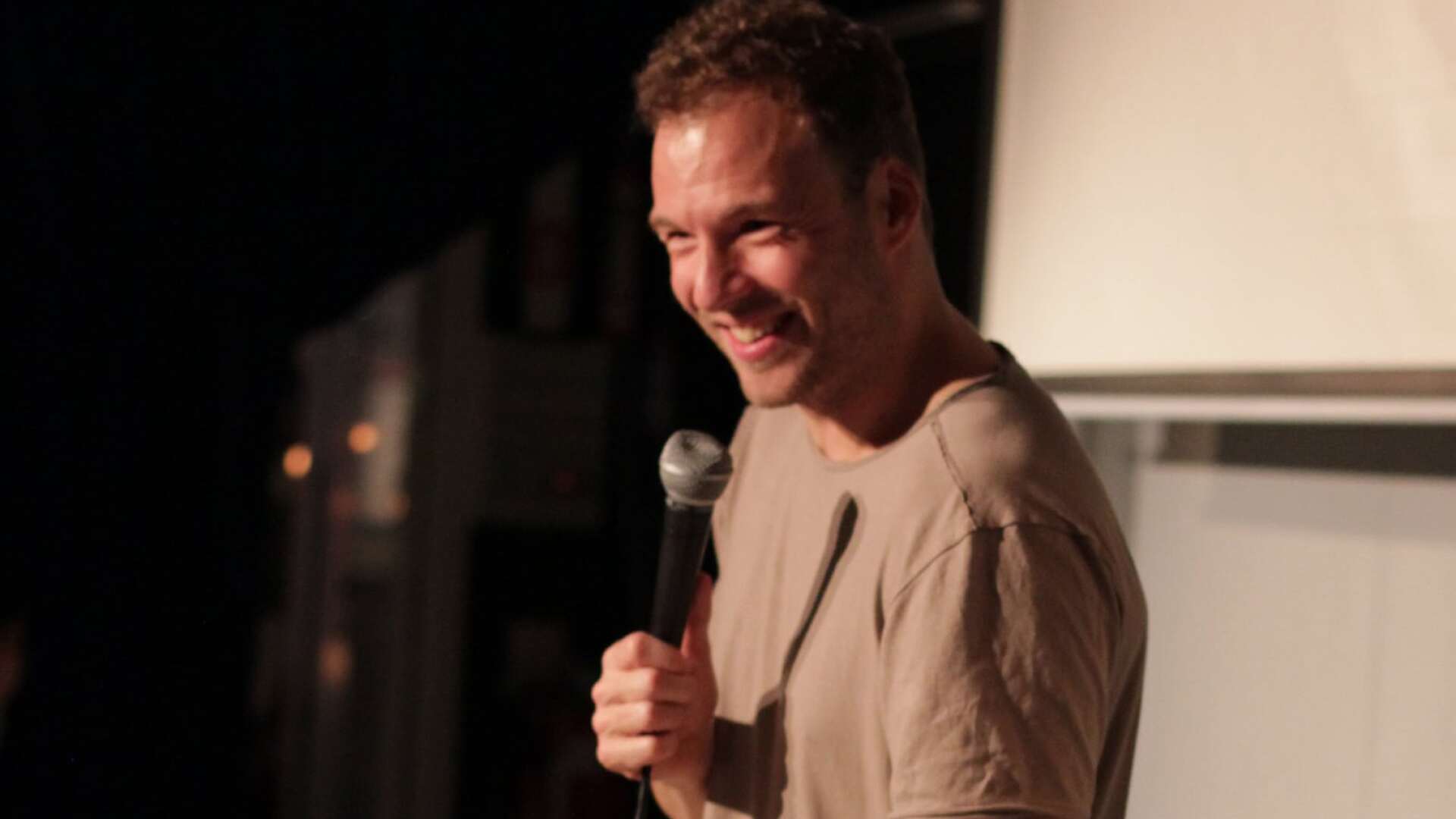 Simon Talbot har testshows på Teater Play | ugeavisen.dk