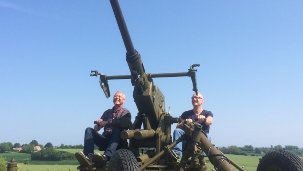 Kvit og frit: Fars Dag på fortet | ugeavisen.dk