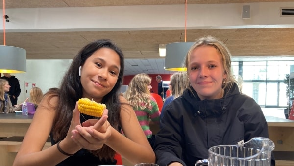 Elever skal nu spise i fritidscentret hver dag: Elever har masser af ...