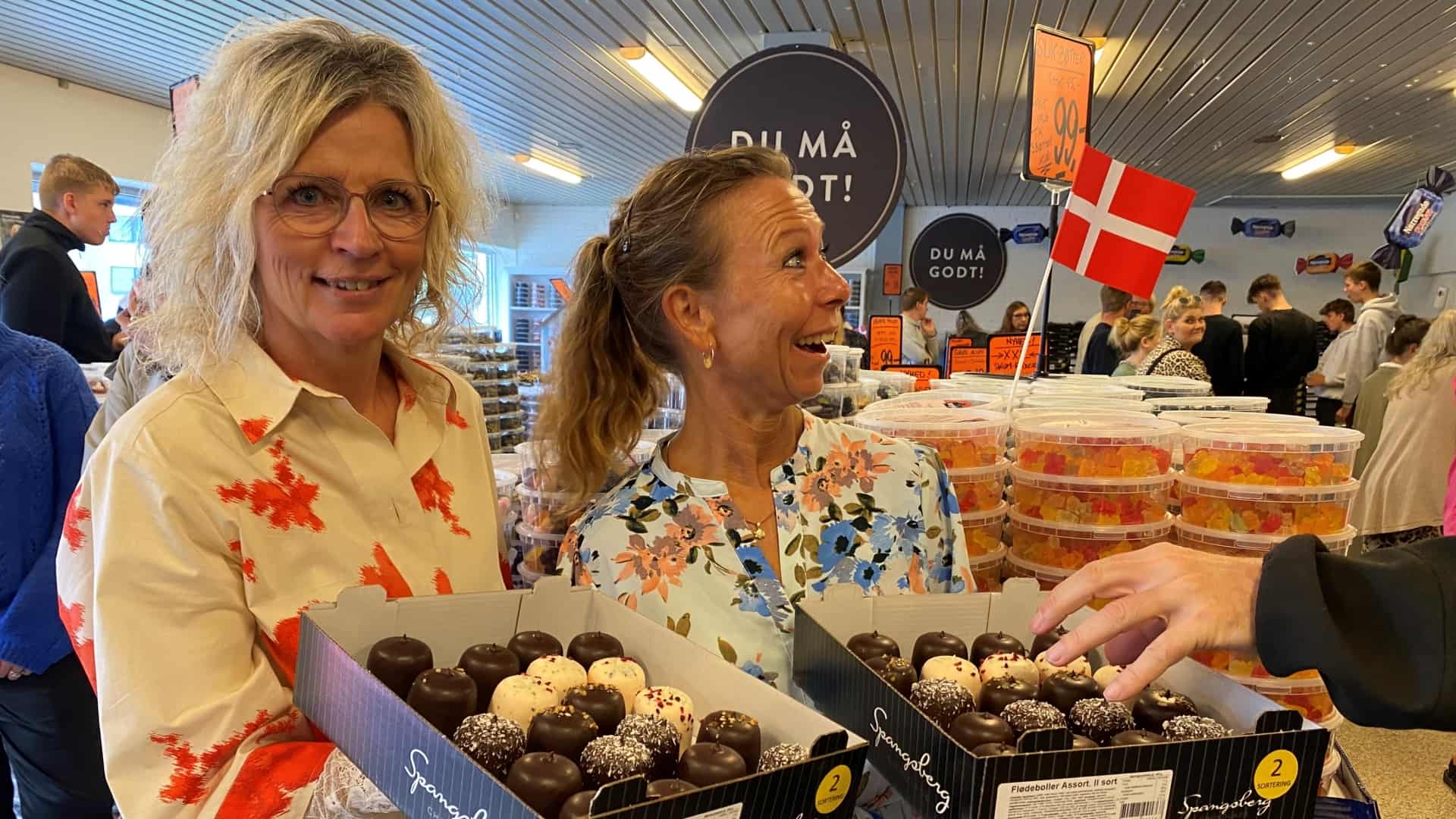 Her har Spangsberg åbnet fabriksudsalg: Folk strømmede til for at købe skæve flødeboller ...