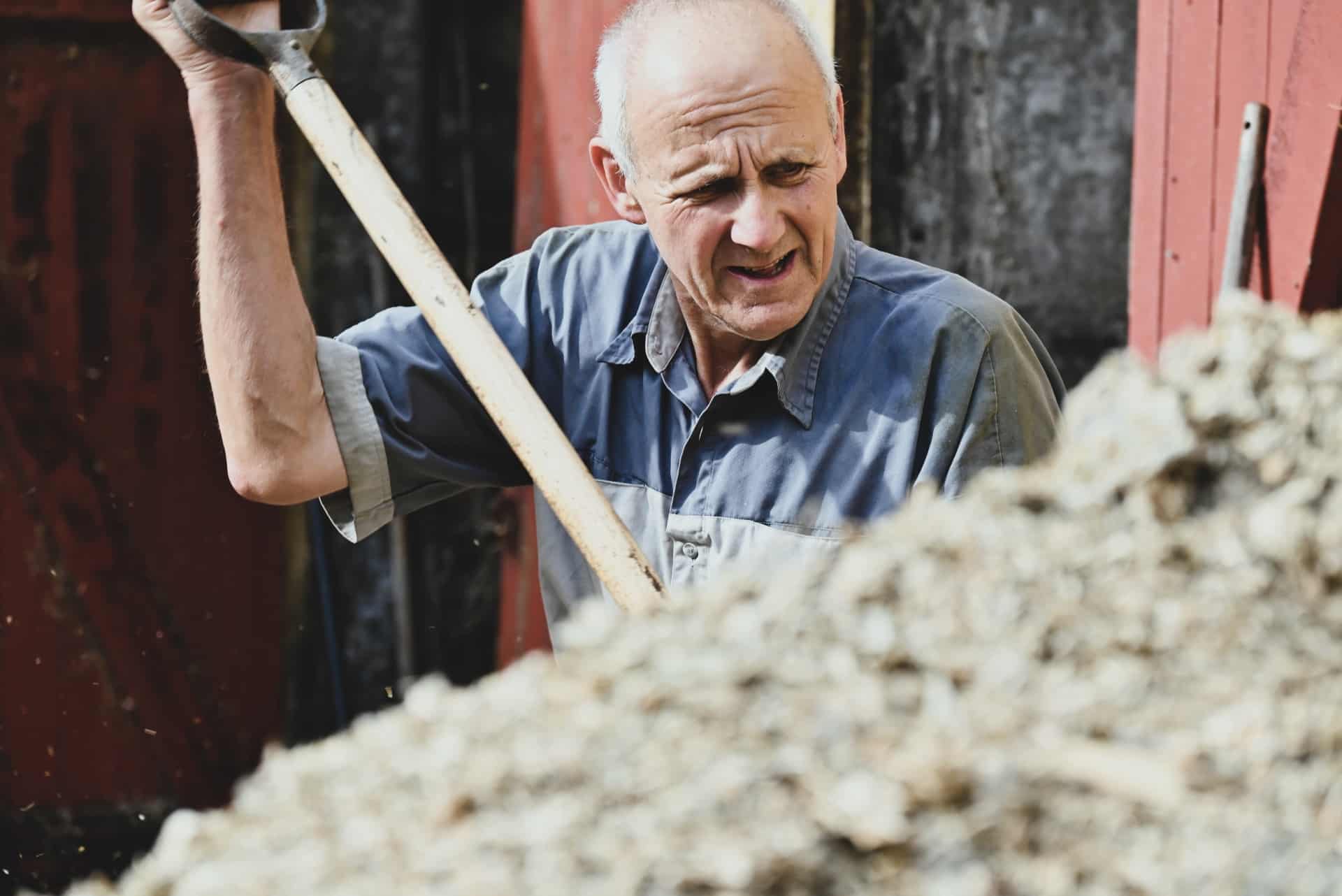 Peter driver landbrug uden skyggen af teknologi: - Hold op en idiot og ...