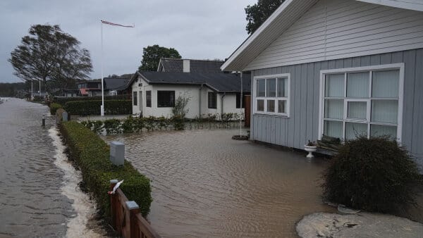 Højvande har afbrudt strømmen hos flere hundrede husstande | fyens.dk