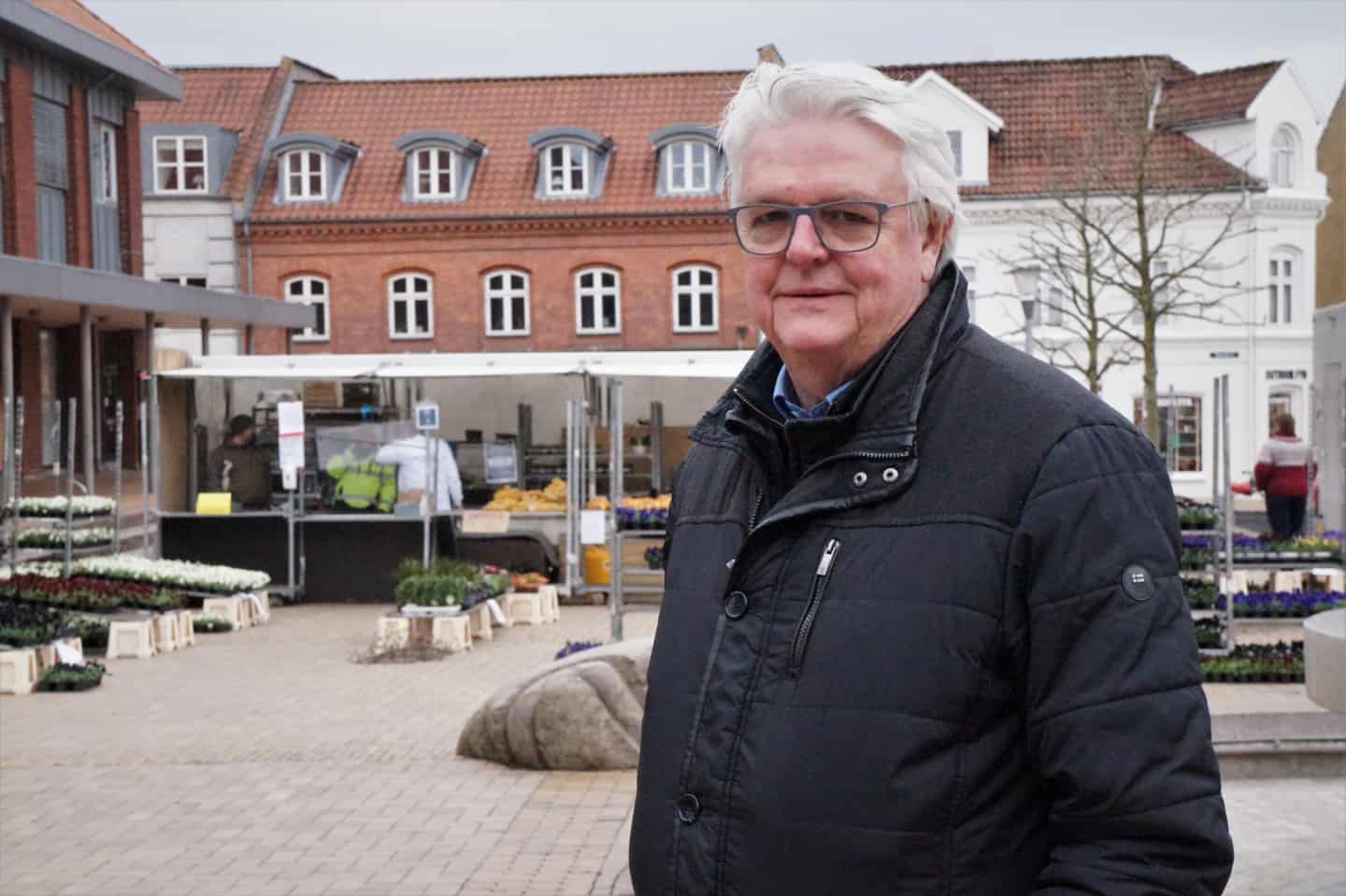 Nogle gange slår det gnister: Peter løfter gerne pegefingeren for at ...