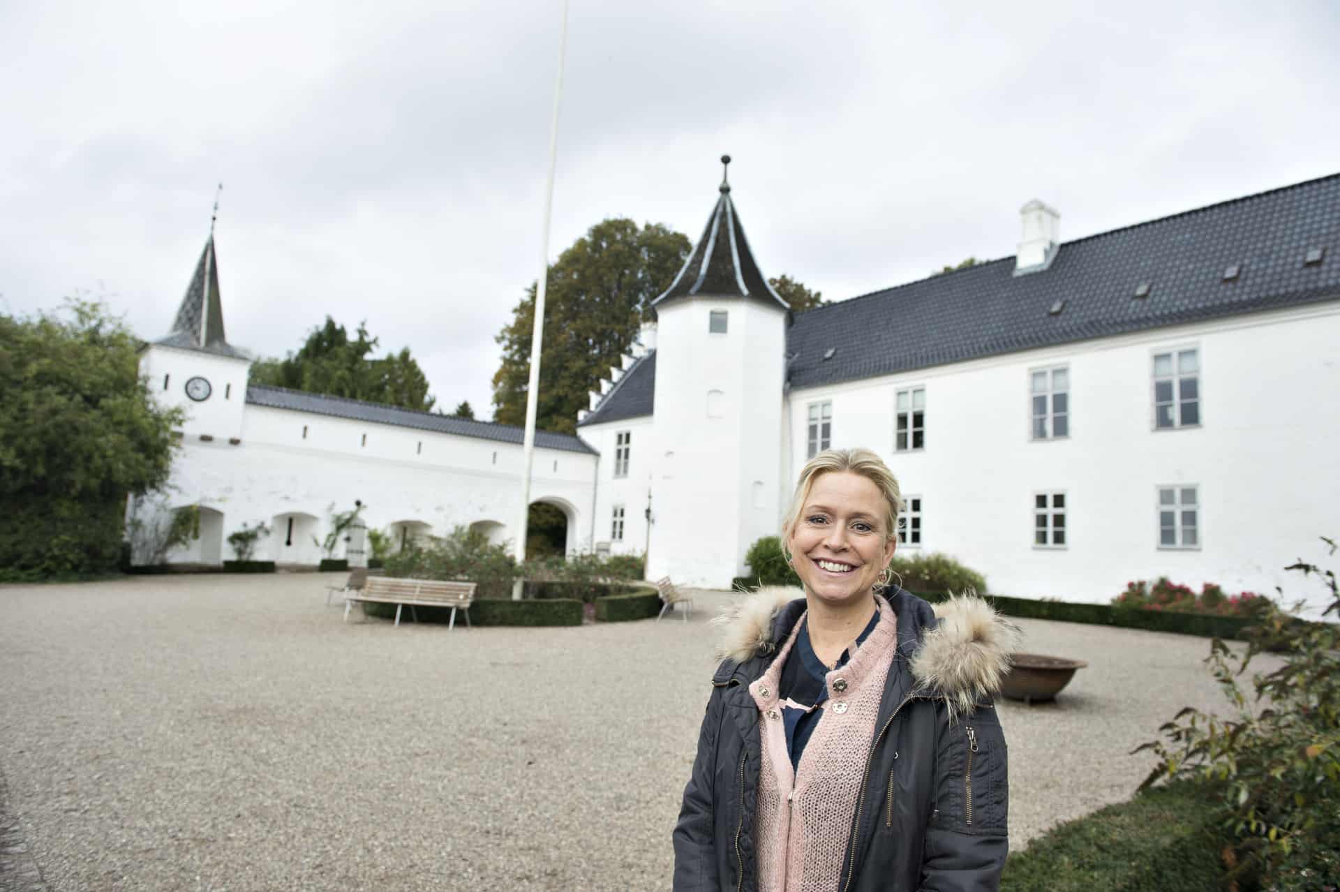 Dallund Slot er solgt: Ny klinik rykker ind | faa.dk