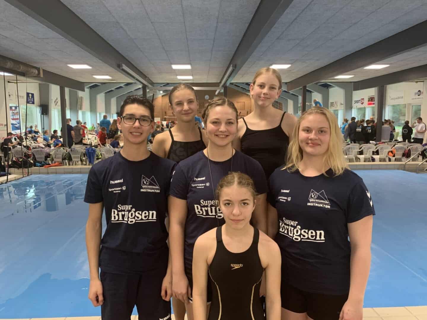 Fire svømmere og to trænere fra Vinderup Svømmeklub tog til Limfjords ...