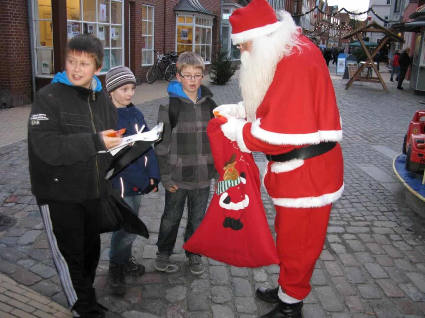 SE ALLE BILLEDERNE - Har du mødt Julemanden i Tønder? | ugeavisen.dk