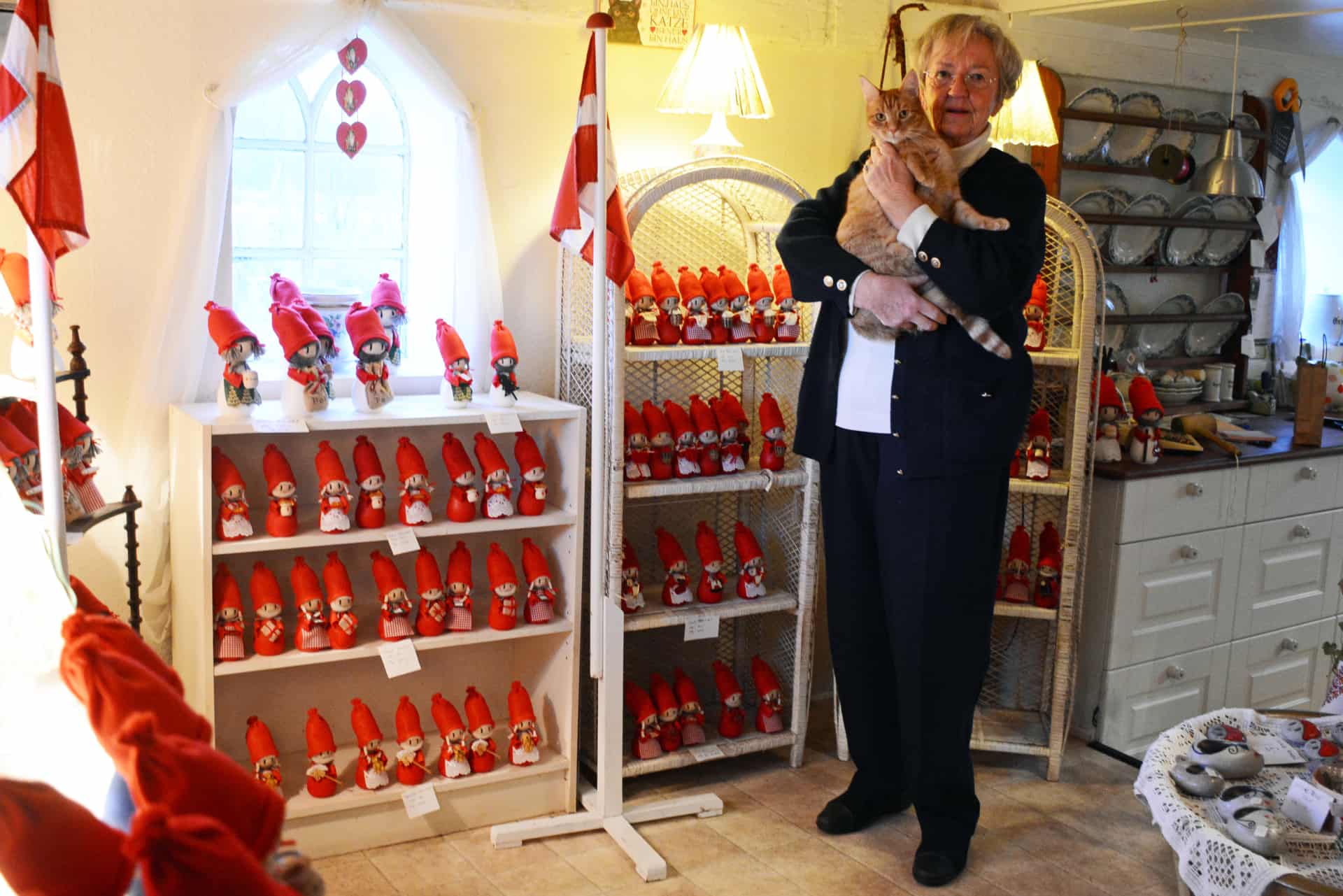 Mød Ærøs nissemor: Nina har lavet nisser på Ærø i 40 år | faa.dk