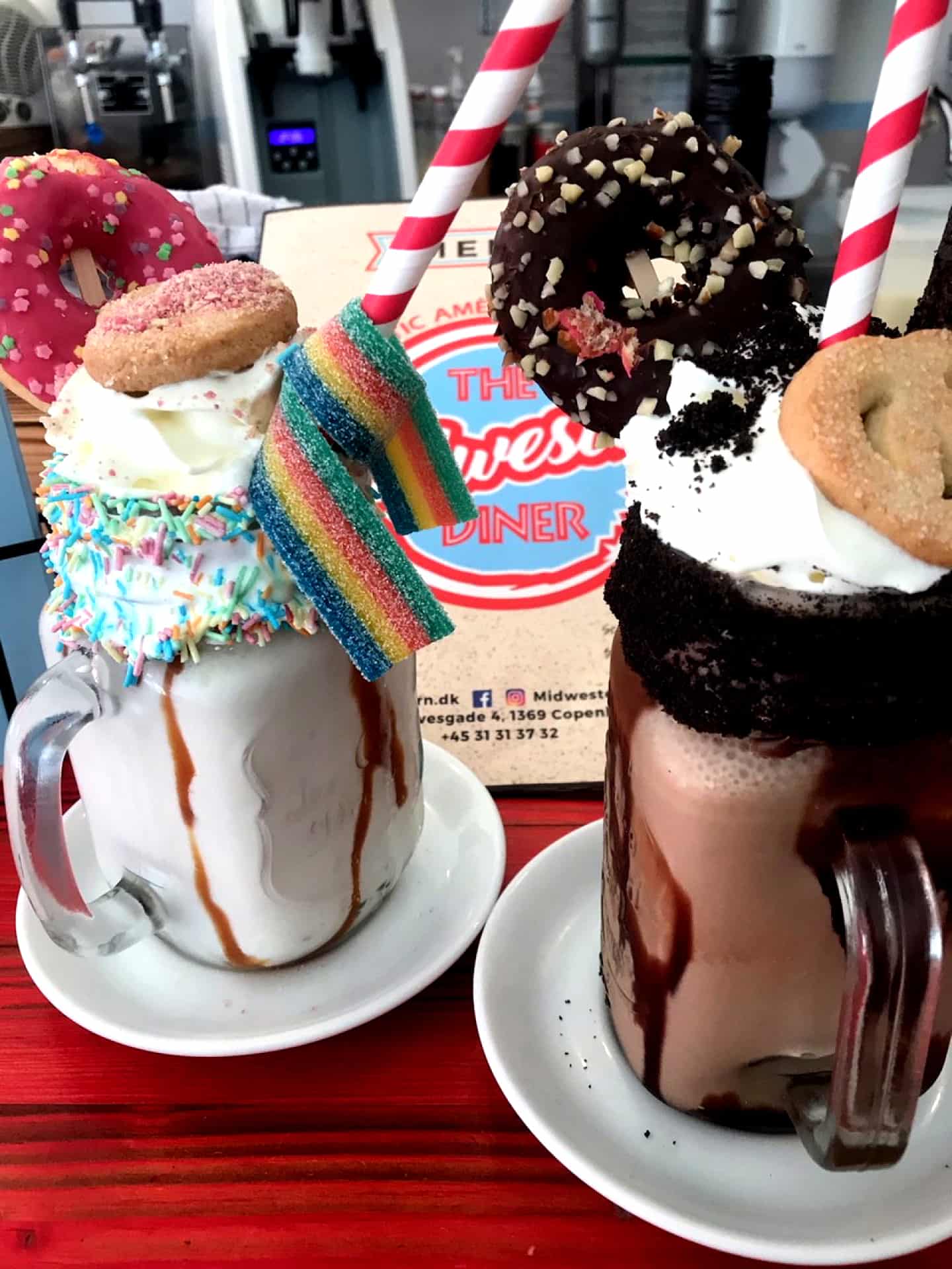 Diner med farverige shakes og damn fine coffee: - Her er altid nogen at ...
