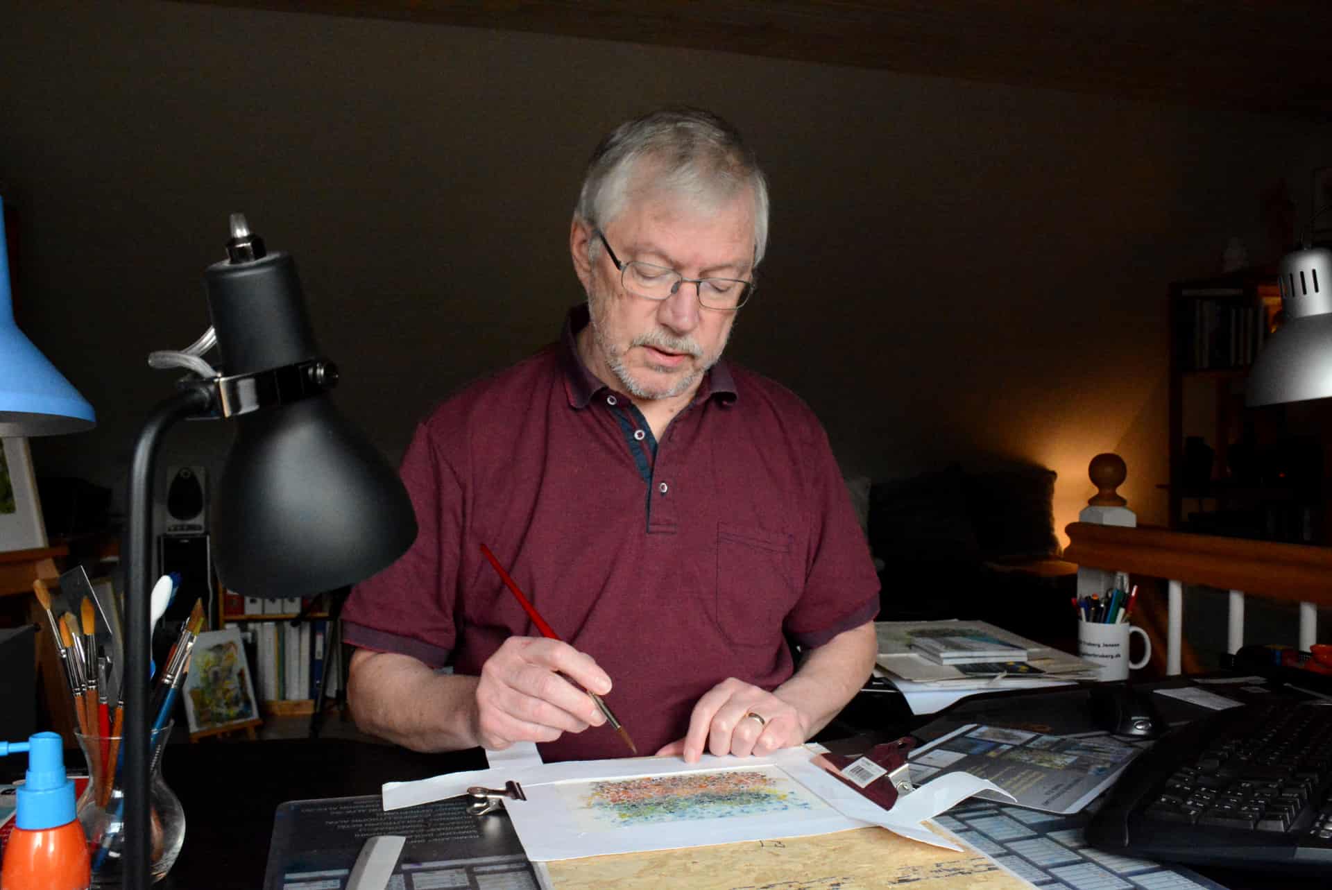 Kjeld slapper af med sine akvareller - og viser dem frem på Kunstrunden ...