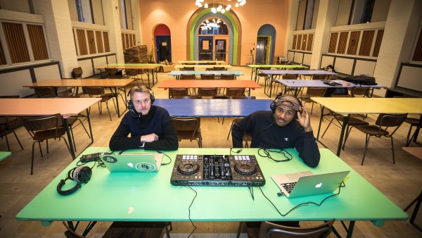 Folkehuset Absalon skifter ham og bliver et radiofonisk fællesskab | ugeavisen.dk