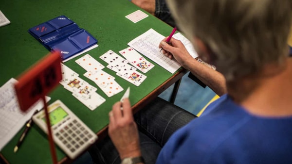 Åbent hus: Svendborg Bridgeklub åbner dørenen for nye medlemmer | ugeavisen.dk
