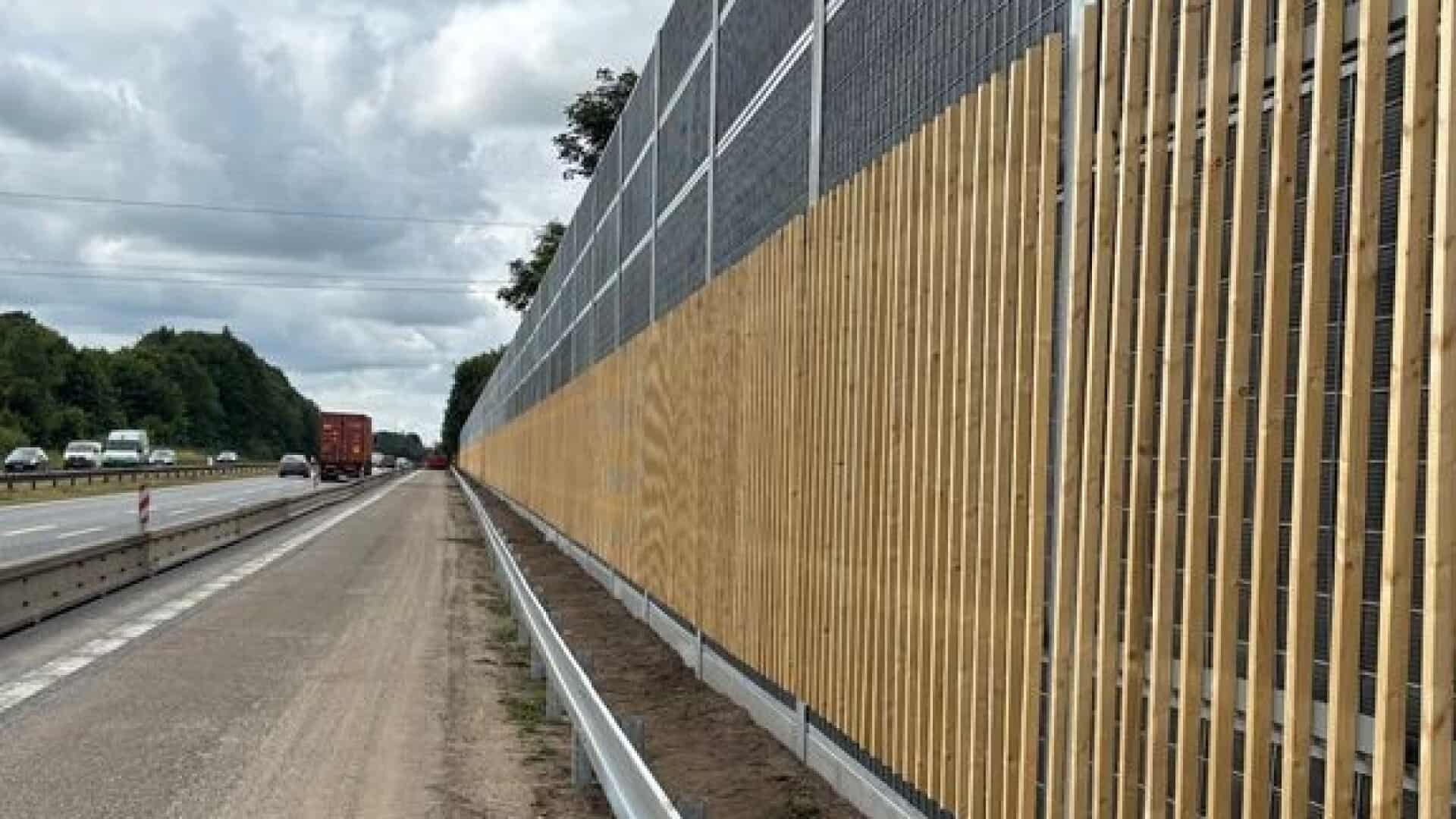 Naboer til E20 kan se frem til mere ro: 750 meter støjskærm er nu på plads | ugeavisen.dk