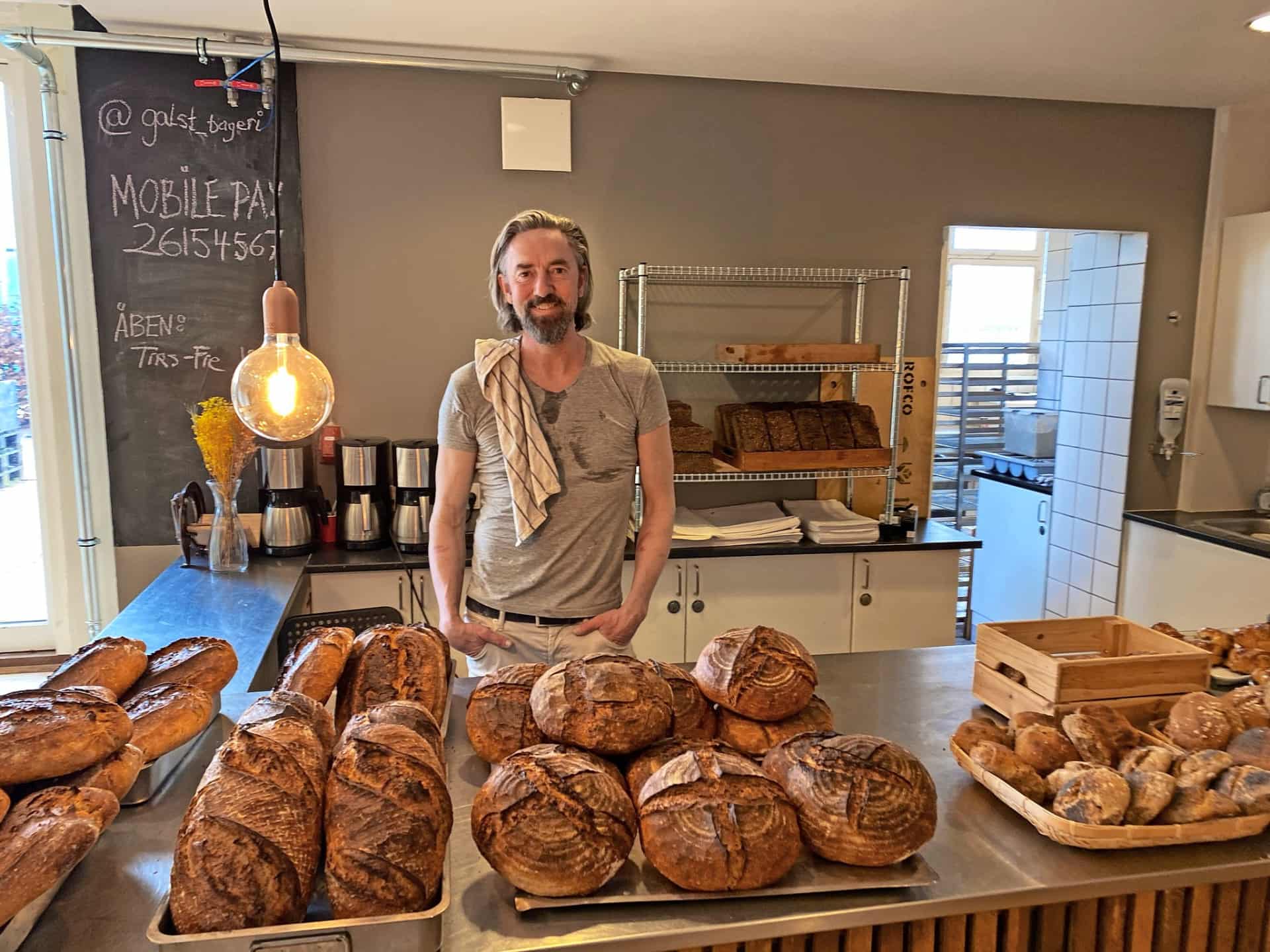 Populær bager er egentlig revisor: Det begyndte med at sønnen meldte ...