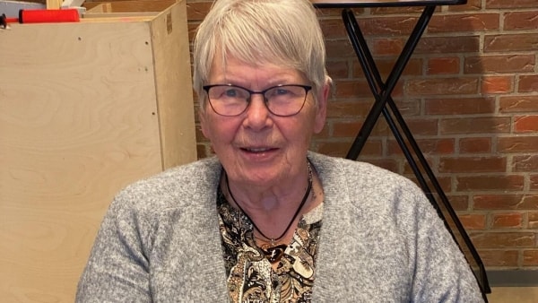 Birgit Petersen modtager 10-års nål | ugeavisen.dk