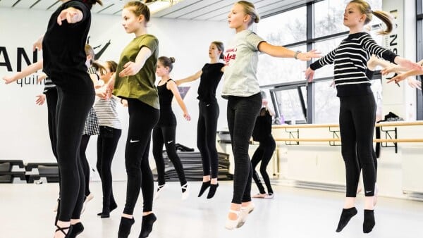 Eventyr med glade dansetrin sætter fokus på et alvorligt emne ...