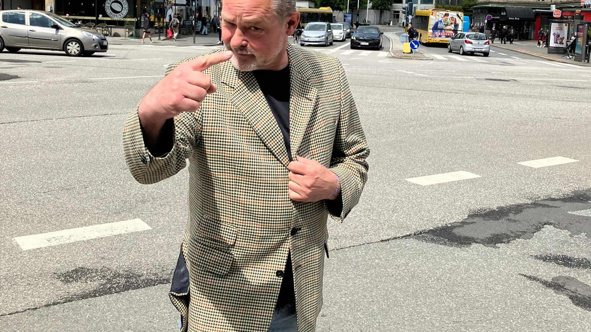 Mek Pek råber på hjælp: "Hvis du ser denne guitar i Aarhus og omegn, så ...