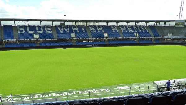 Så er der nyt græs på Blue Water Arena | jv.dk