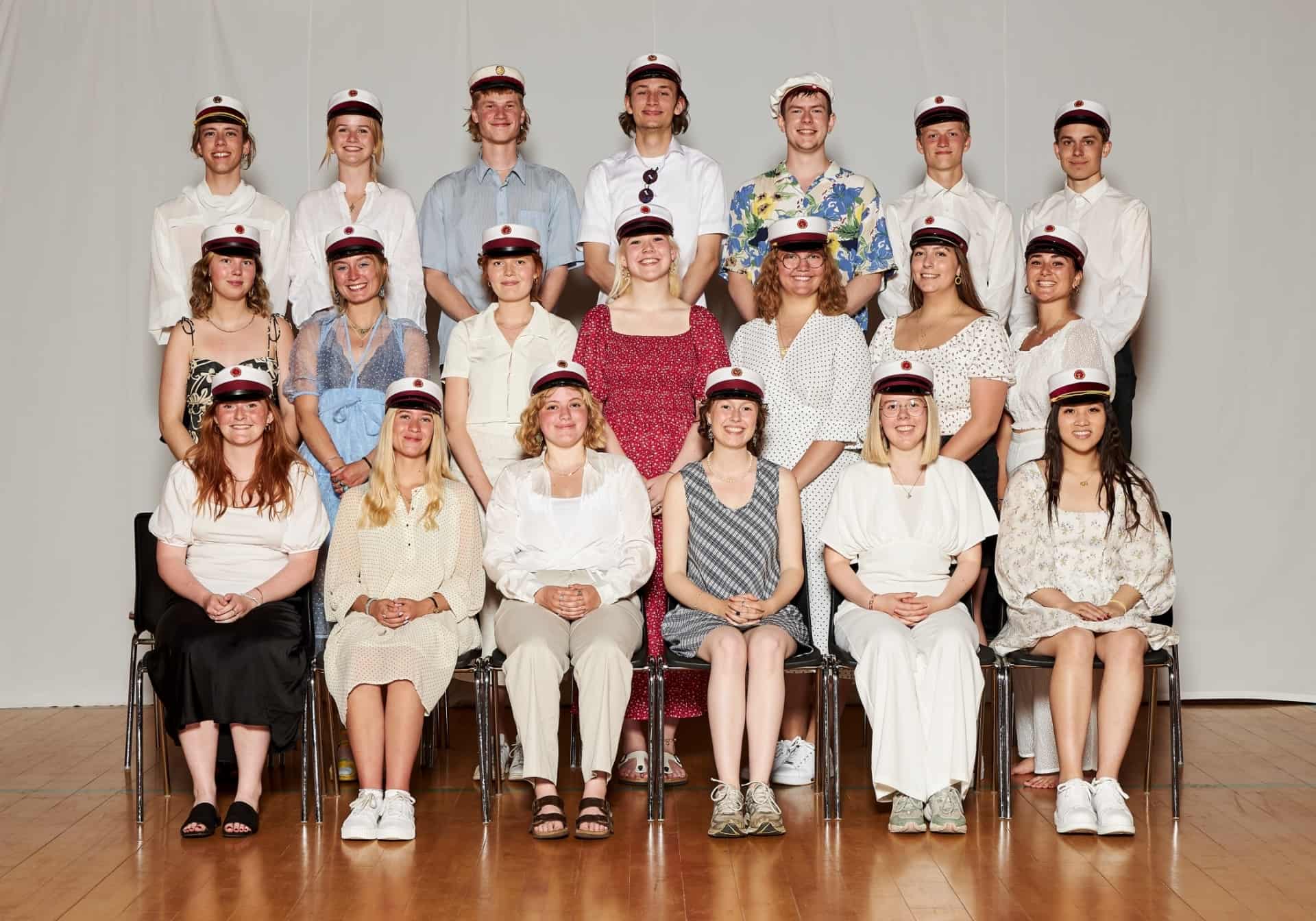 Holdbilleder: Årets studenter fra Odder Gymnasium | ugeavisen.dk