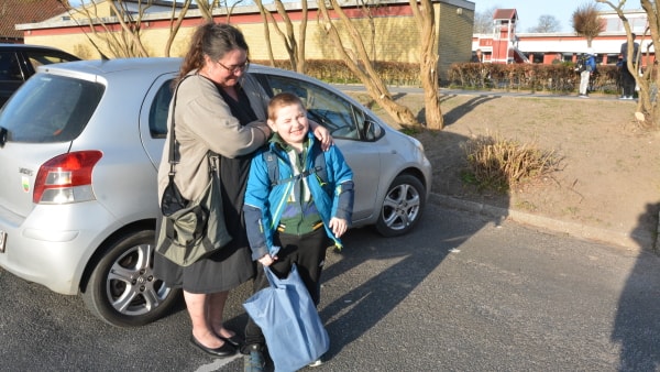 Glade elever og lærere til første skoledag efter corona-pause på ...