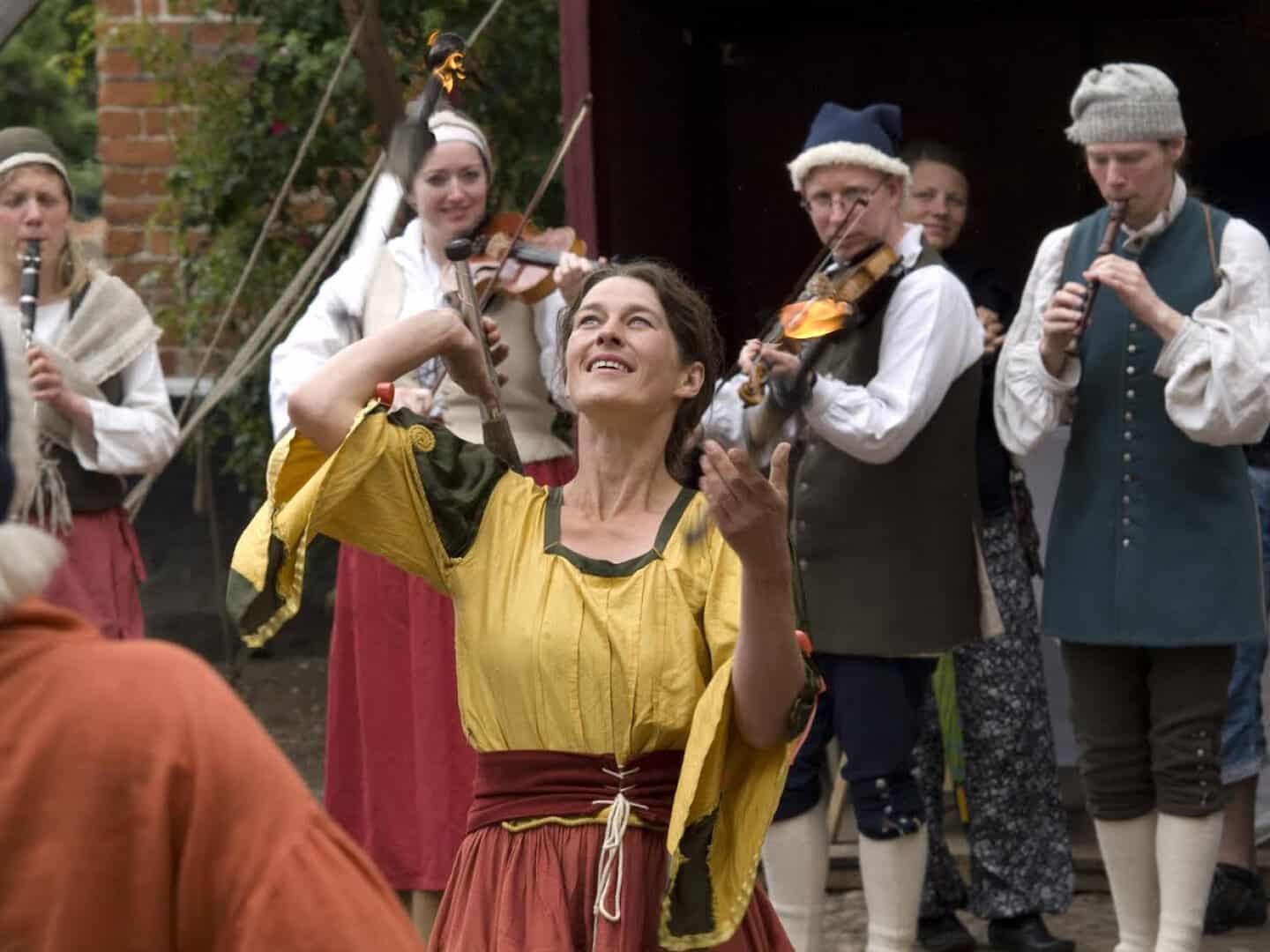 Herregårdsmarked med fest dans og musik | stiften.dk