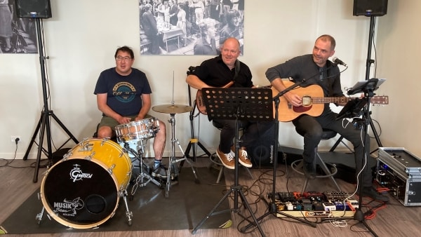 Trio indtager Torvet på fredag med 50 års pop- og rock-hits | ugeavisen.dk