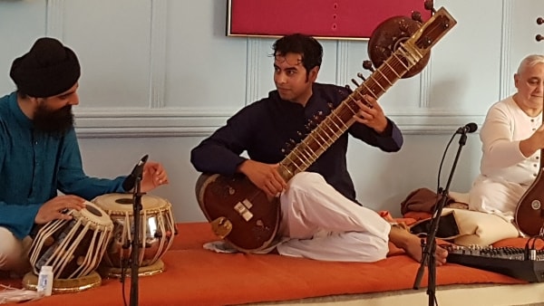 Indisk Musik - Sitar og Tabla på yogaskolen | ugeavisen.dk