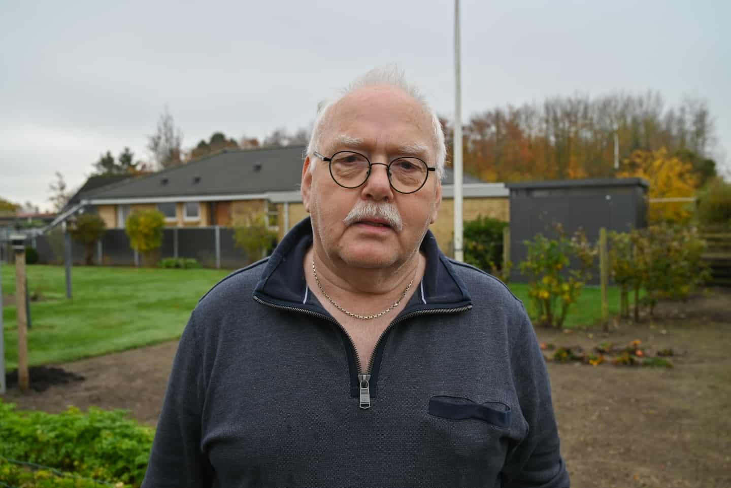 Hennings 94-årige svigerfar kan kun gå otte meter, men er for mobil til ...