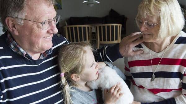 Morfar og mormor: Det var en enorm lettelse endelig at kunne gøre noget ...