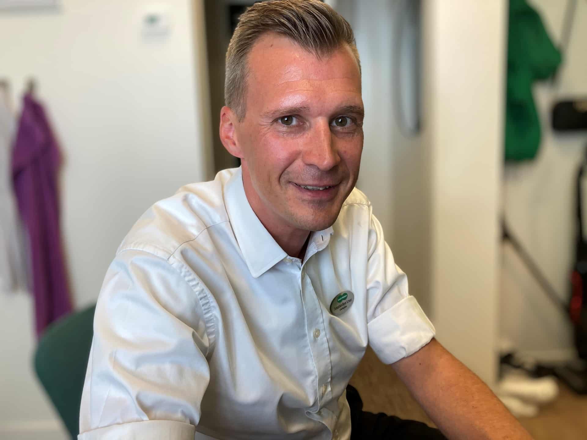 Sebastian har optikerbranchen i blodet: Butikkernes nye førstemand blev ...