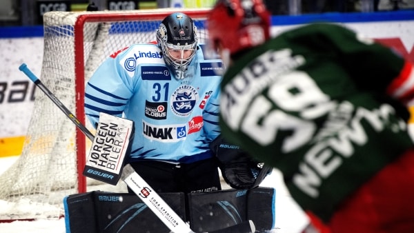 Ishockeykamp endte i masseslagsmål med fodboldhooligans | frdb.dk