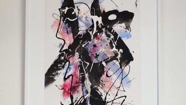 Ella om maleriet: - Det ligner en flyvende hund i stormvejr | jv.dk