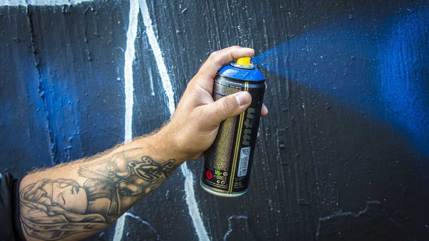 Graffitimaler skal bag tremmer: 72 'tags' koster 21-årig fængselsdom og ...